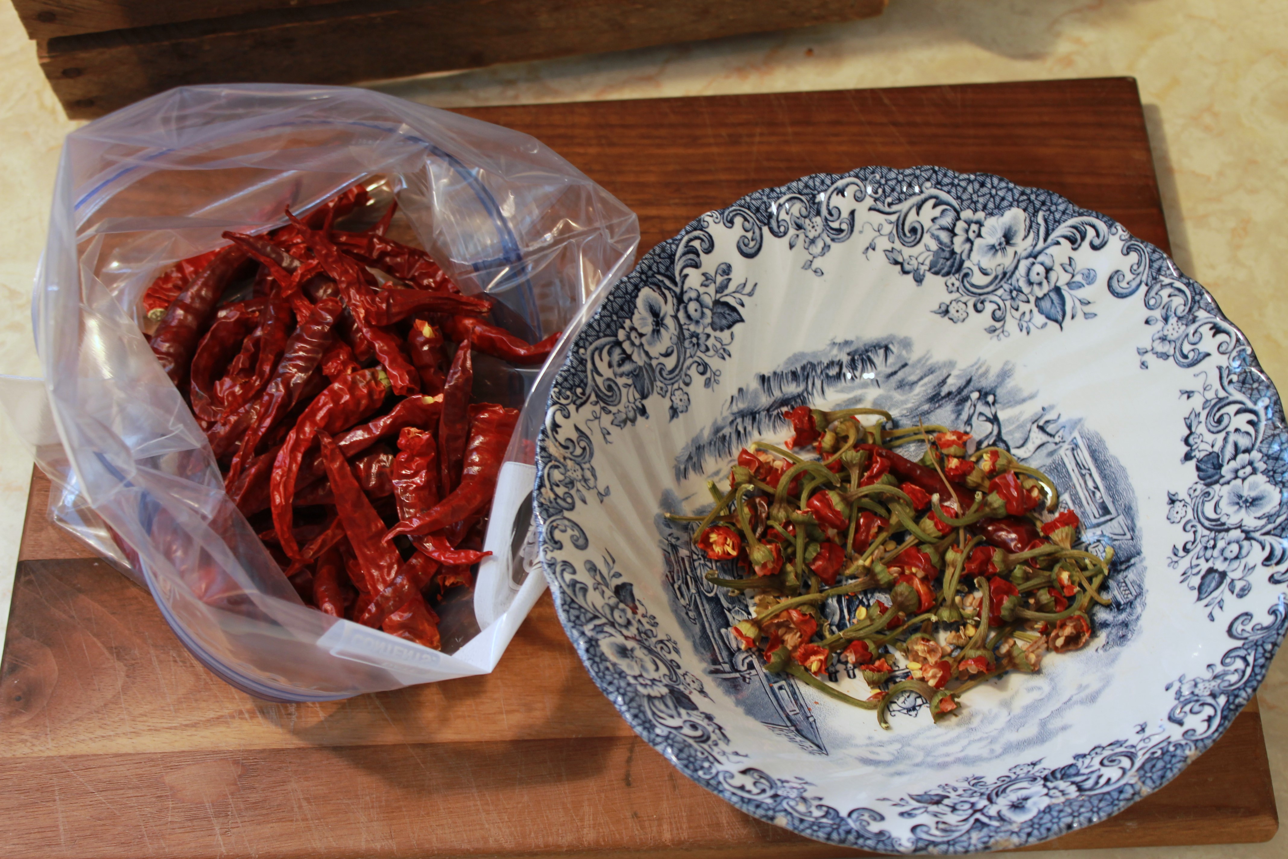 Homemade Red Pepper Flakes | Dehydrating Cayenne Peppers | Air Drying ...